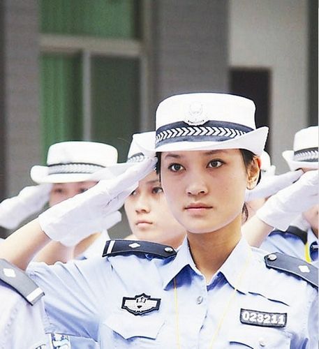 火辣女警身着比基尼海滩执法艳压全场新闻中心新浪网