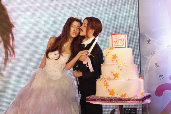 By2单飞不解散推出写真EP《2020爱你爱你》_影音娱乐_新浪网