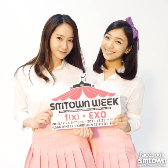 f(x)公开校服照 笑容甜美如邻家女孩(图)|f(x)|SM|TOWN_新浪娱乐_新浪网