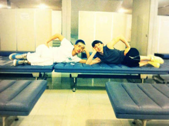 韩团2AM赵权自曝JYP家族艺人合影(图)_影音娱乐_新浪网