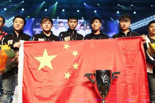 CFS2014世界总决赛 决赛日比赛战况综述_CF穿越火线_CF穿越火线下载_CF官方合作网站_穿越火线CF视频_网络游戏_新浪游戏_新浪网