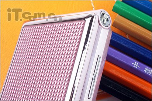 时尚美艳绽放 OPPO翻盖机U529精美图赏(5)_手机_科技时代_新浪网