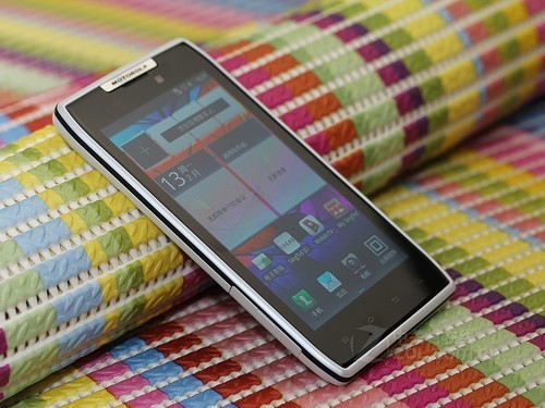 纤薄时尚双核 摩托罗拉XT910仅售1980元_手机_科技时代_新浪网