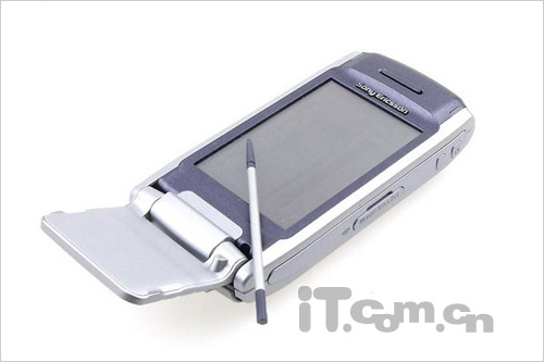 老牌经典机皇 索爱P908尾货售599元_手机_科技时代_新浪网