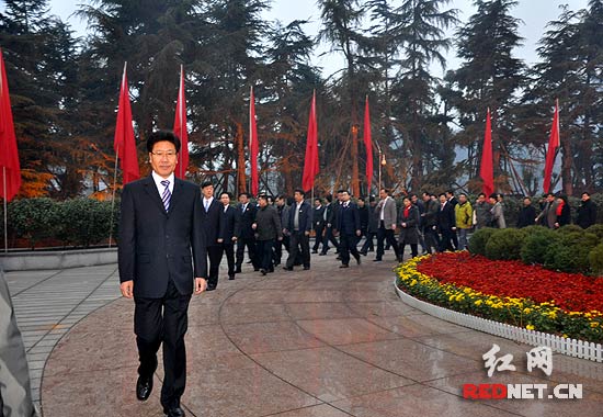 万人同唱东方红 韶山隆重纪念毛泽东诞辰116周年_新闻中心_新浪网