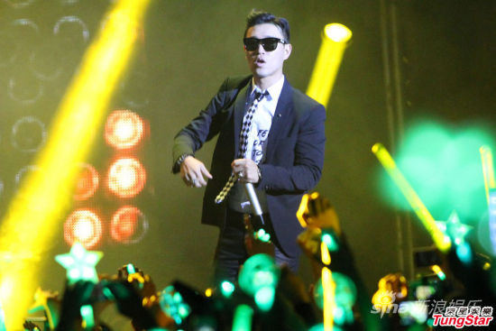 韩团LEESSANG香港开唱与歌迷互动气氛高涨|LEESSANG|hip-hop|韩团_新浪娱乐_新浪网