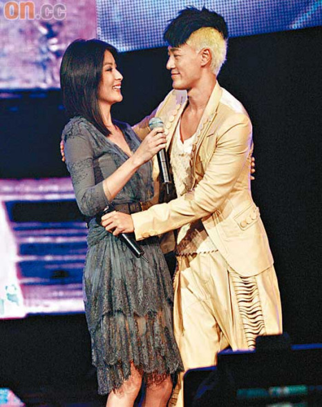 林峰红馆与徐子珊跳辣身舞 又与吴卓羲舞斗_影音娱乐_新浪网