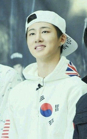 YG歌手B.I《BE I》在韩音乐榜夺得冠军|BE|I|B.I_新浪娱乐_新浪网