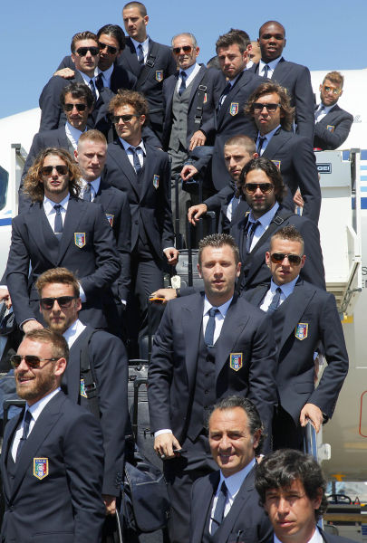 图文-意大利队出征欧洲杯 意大利队启程飞赴波兰_国际足球-意大利_新浪竞技风暴_新浪网